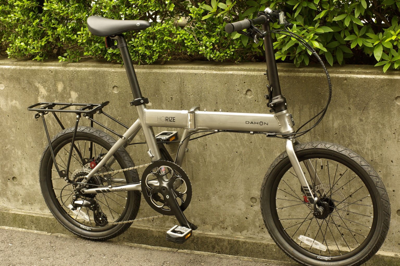 DAHON HORIZE DISC リアキャリアを組み付けいたしました。 – Bici Termini